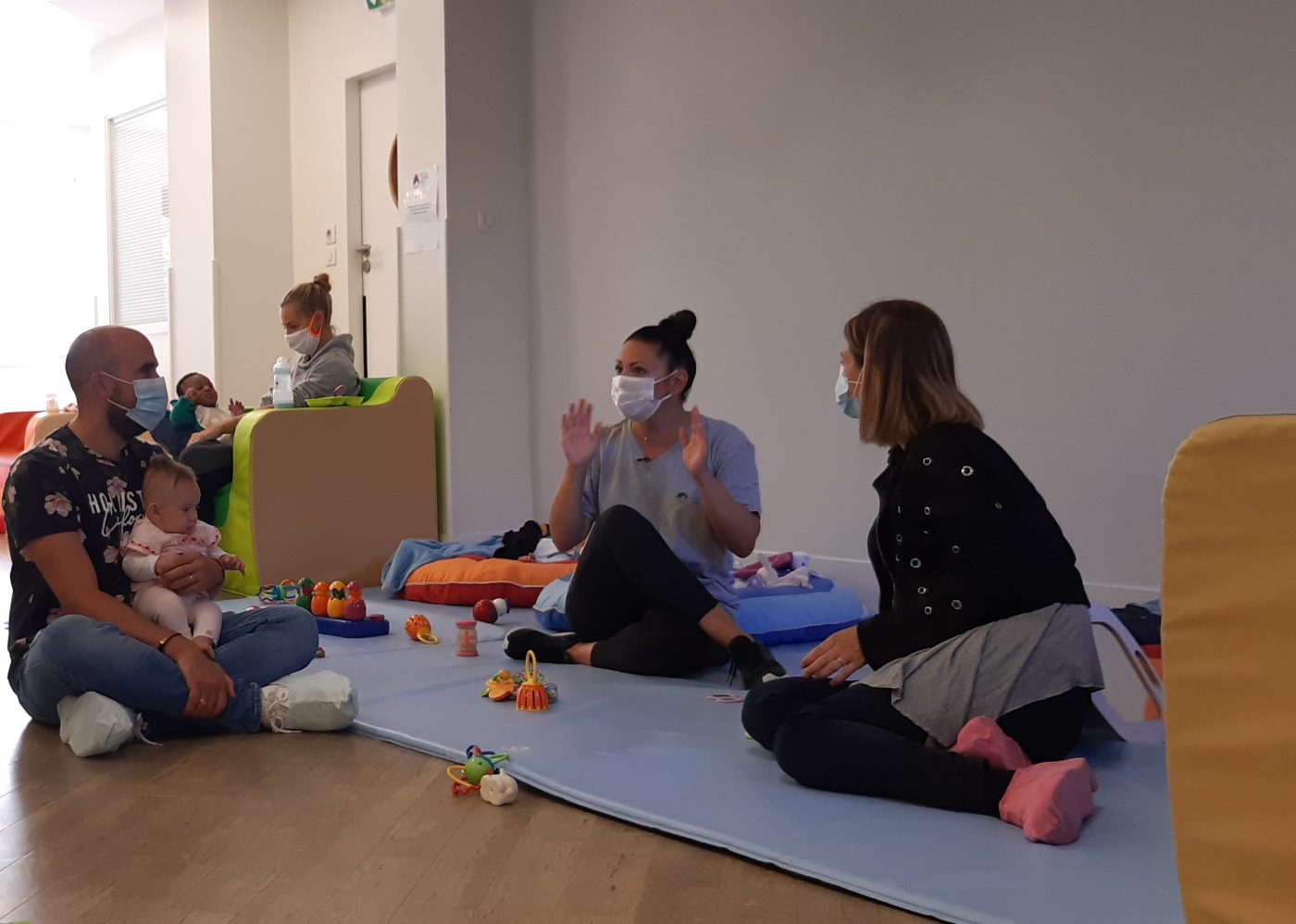 Comment se déroule la phase de la familiarisation en crèche