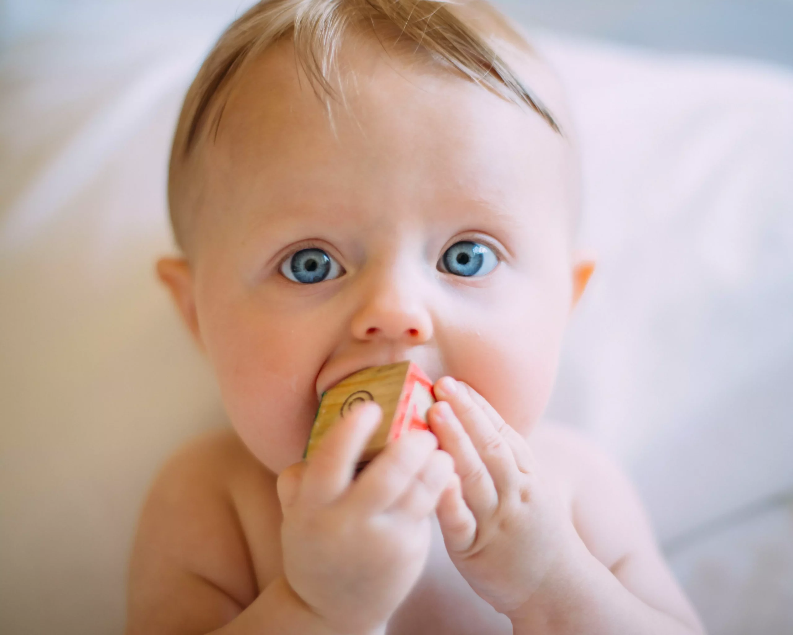 Les astuces pour aider bébé à se retourner